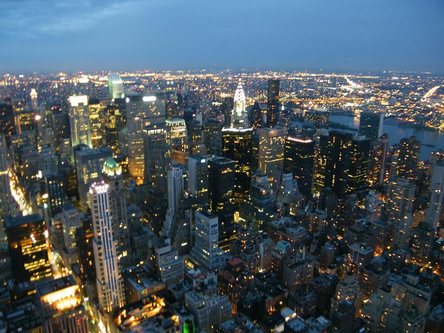 vue de nuit Times Square et empire state building - globe-trotter
