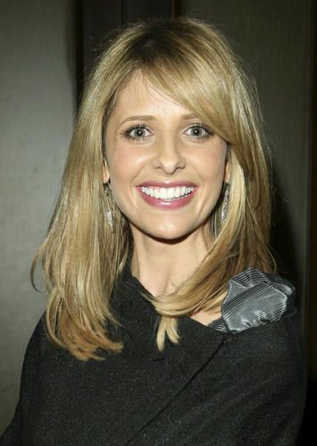 Sarah Michelle Gellar pose pour Maxim et change de nom ! - Passion Series