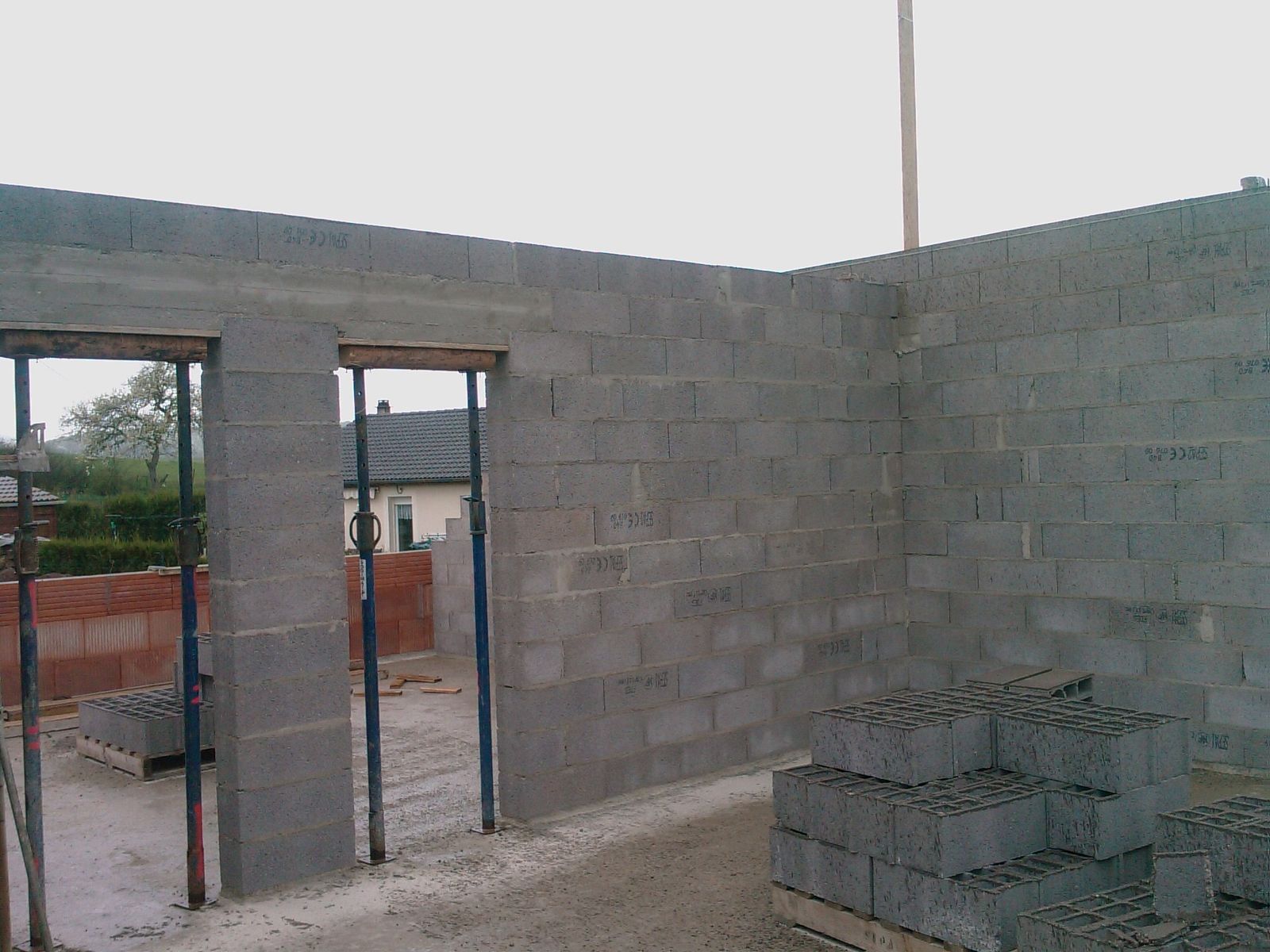 Montage des agglos pignons - Autoconstruction de ma maison