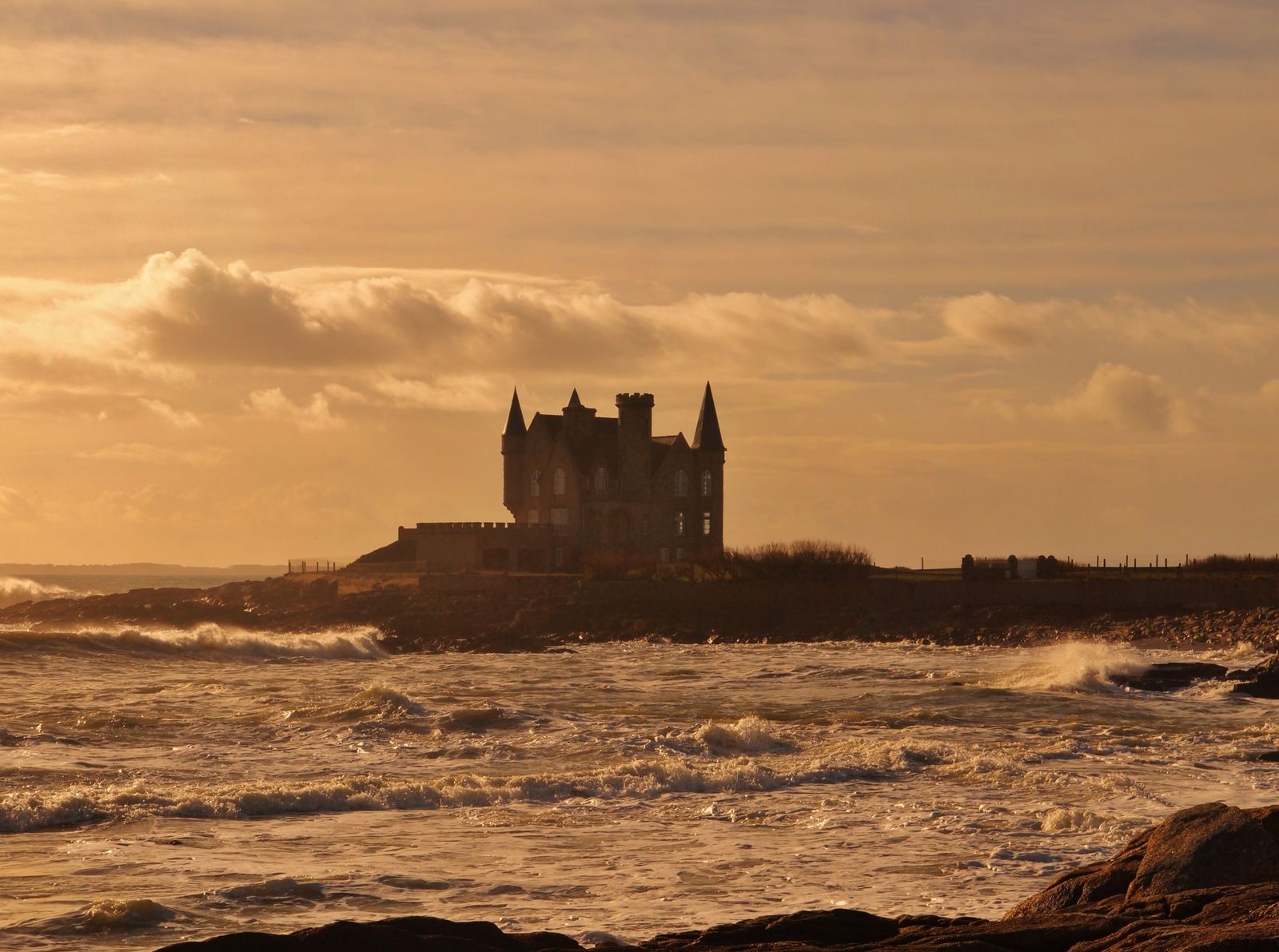 Sur la presqu'île de Quiberon, l'élégant Château Turpault ...