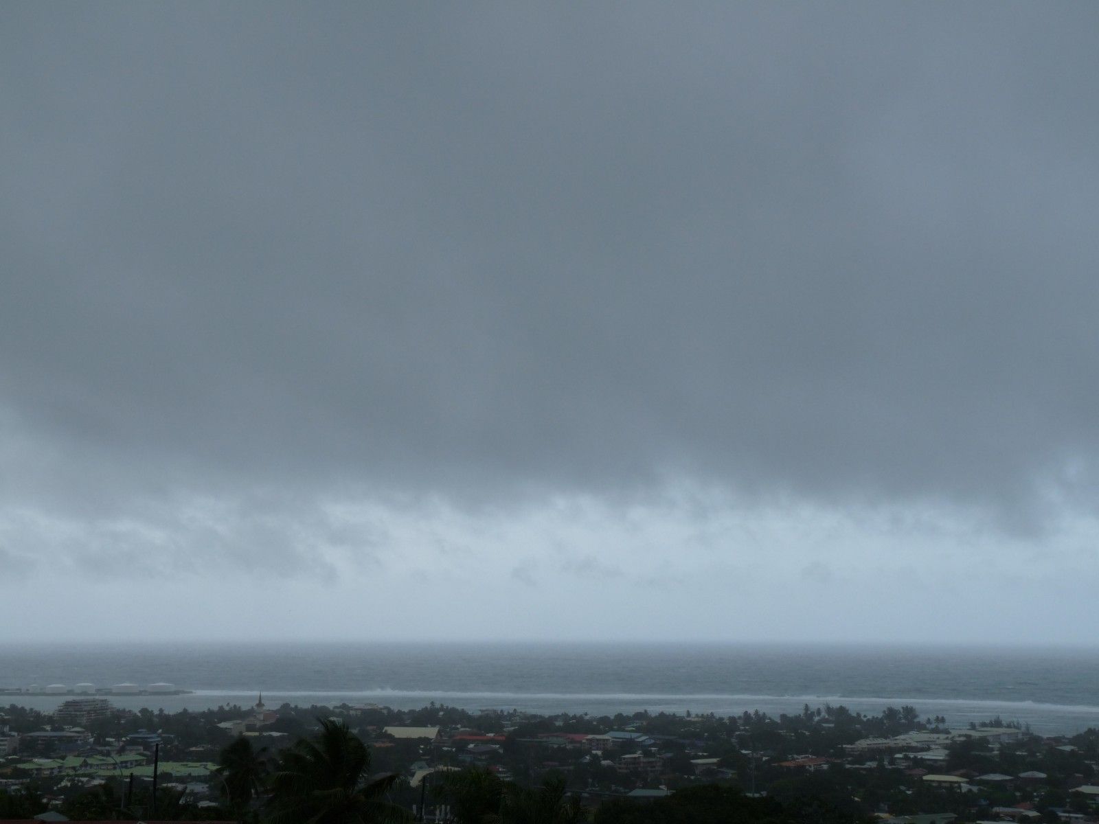 Un cyclone, OLI, à Tahiti - erwanenvadrouille