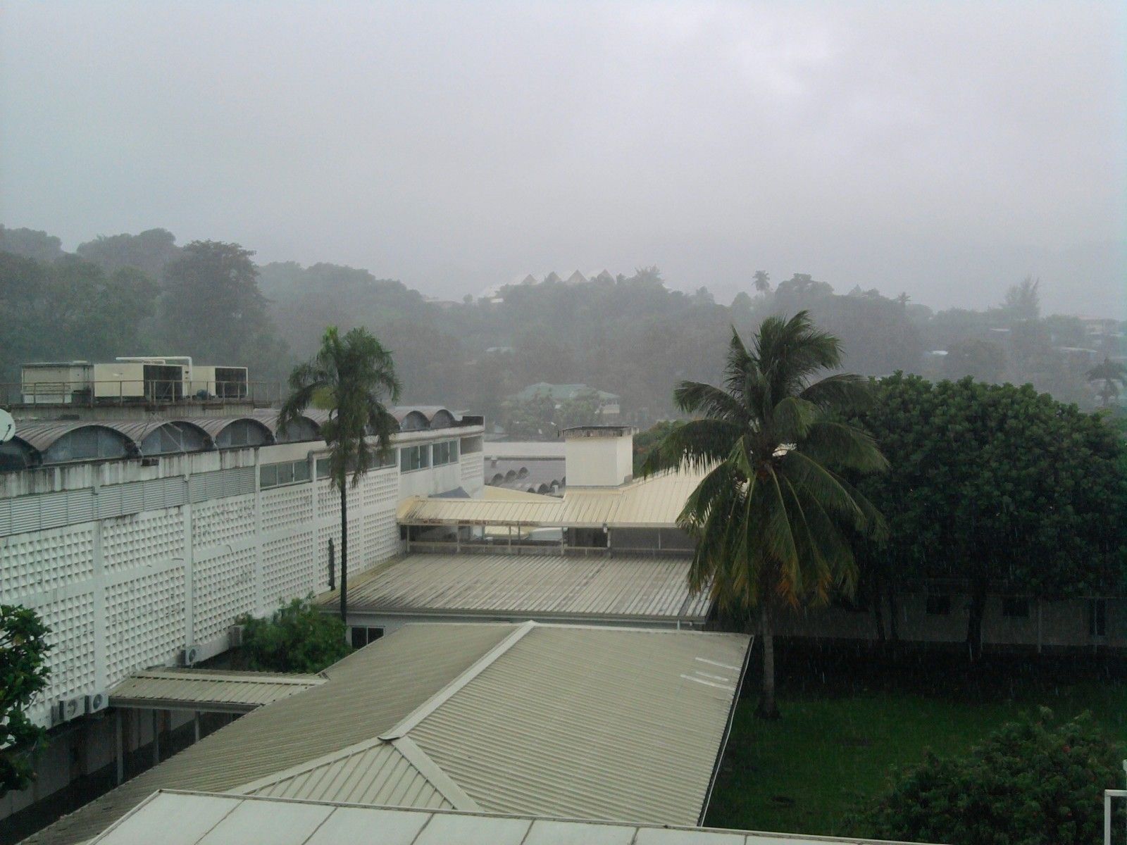 Un cyclone, OLI, à Tahiti - erwanenvadrouille