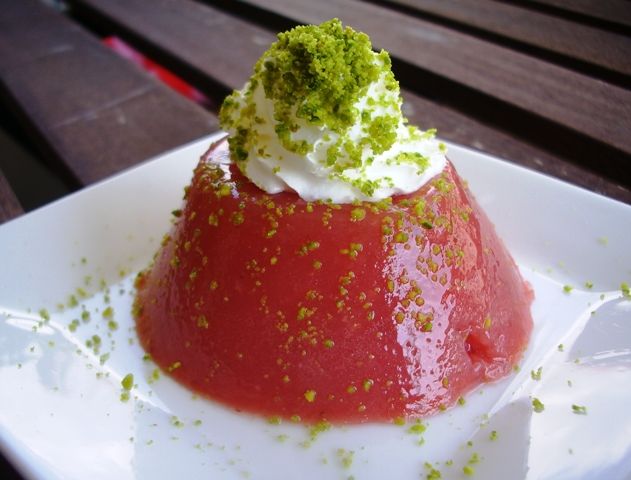 Dôme fraise-pastèque avec sa chantilly pistache - easy Gourmet