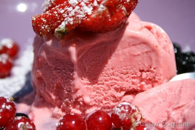^^Glace aux fruits rouges et coquelicot^^ - La Cuisine de Guylaine