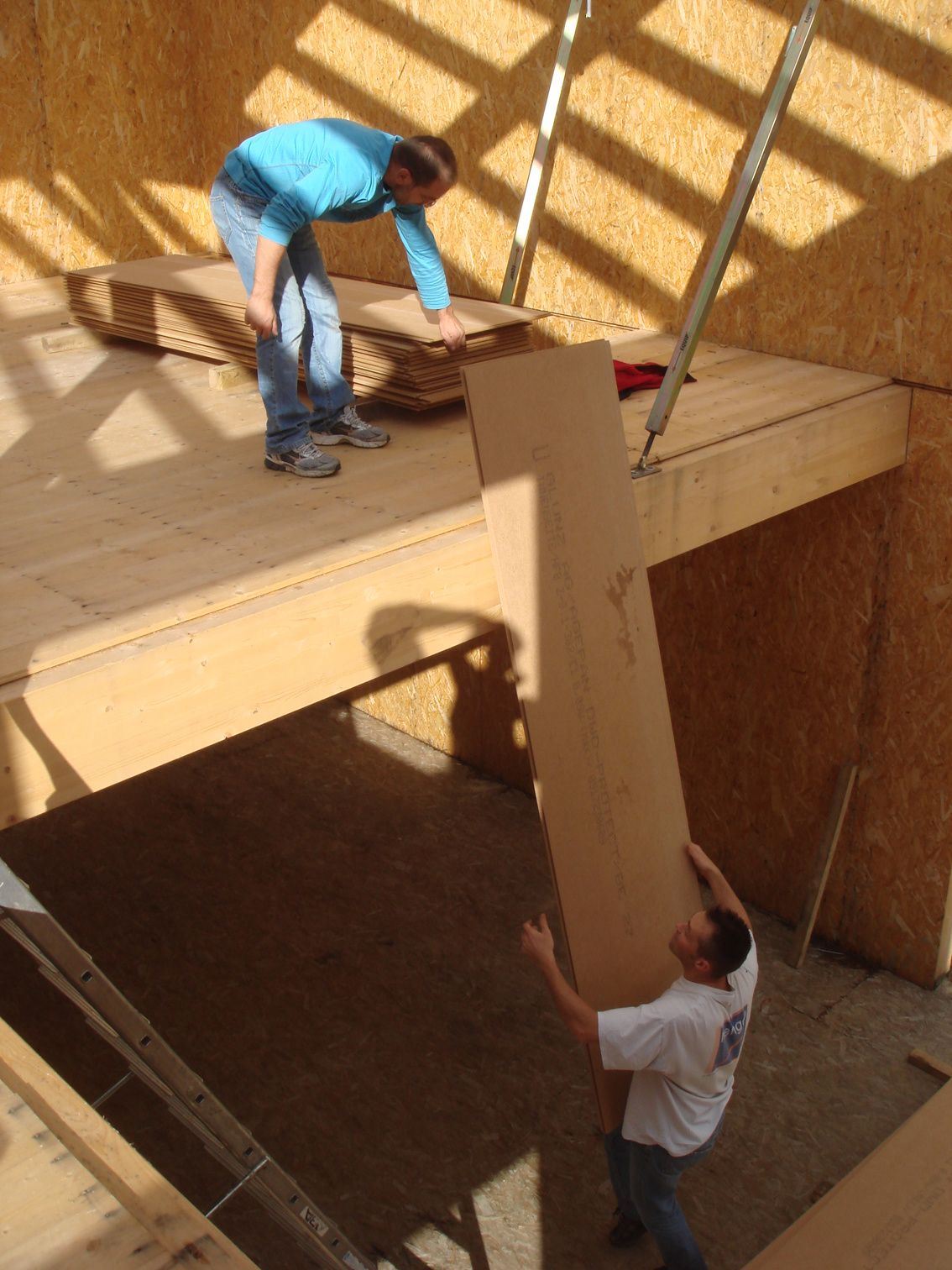 Pose des entretoises de la charpente - AUTO-CONSTRUCTION DE NOTRE ...