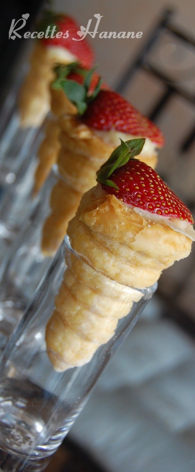 Cornets croustillants feuilletés à la crème - Recettes by Hanane