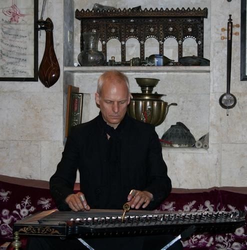 Julien Weiss, maître du Qânun - Désir d'Orient