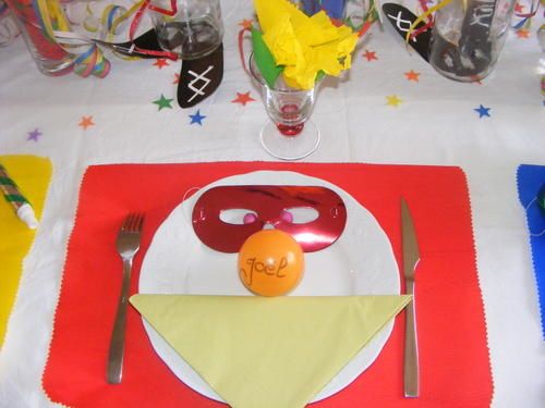 table carnaval - SABRINA, APPRENTIE DÉCORATRICE!!!