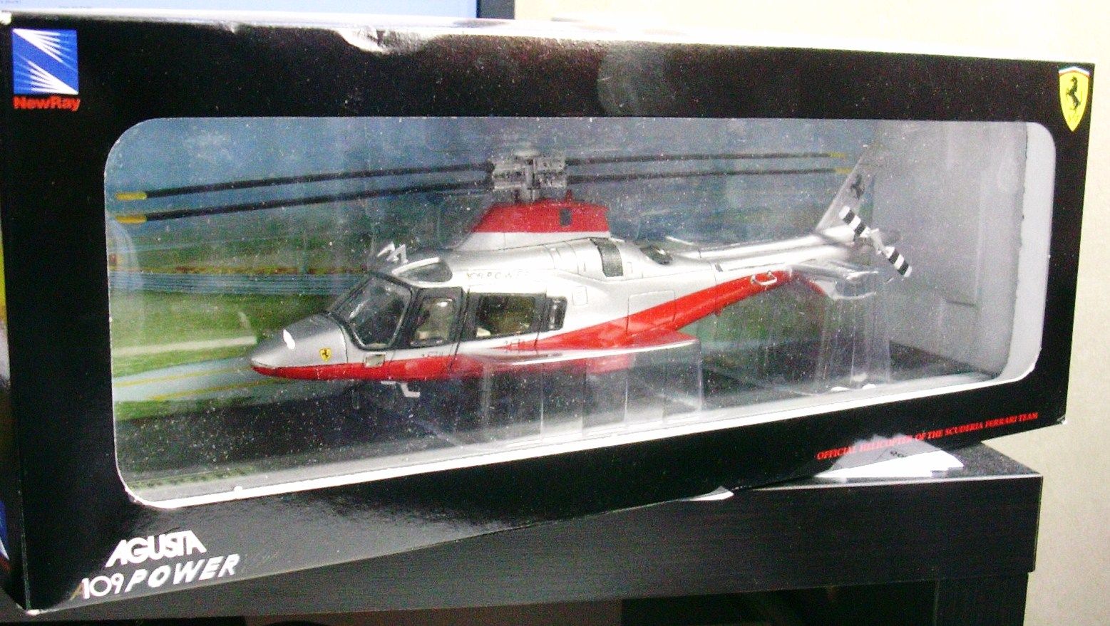 NEW RAY : HELICO AGUSTA A109 POWER FERRARI - Le blog de nico-ferrari-43