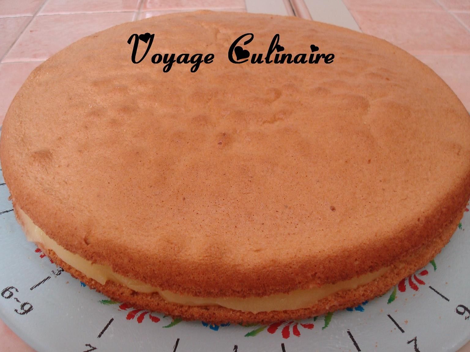 Biscuit aux amandes fourré à la crème pâtissière - Voyage Culinaire ...