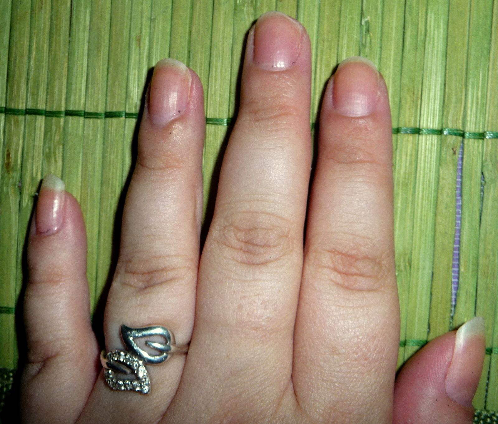 Comment enlever son vernis à ongle sans frotter comme une dingue - Alindria