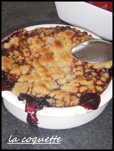 Crumble aux fruits rouges a la créme. - La cuisine de la Coquette