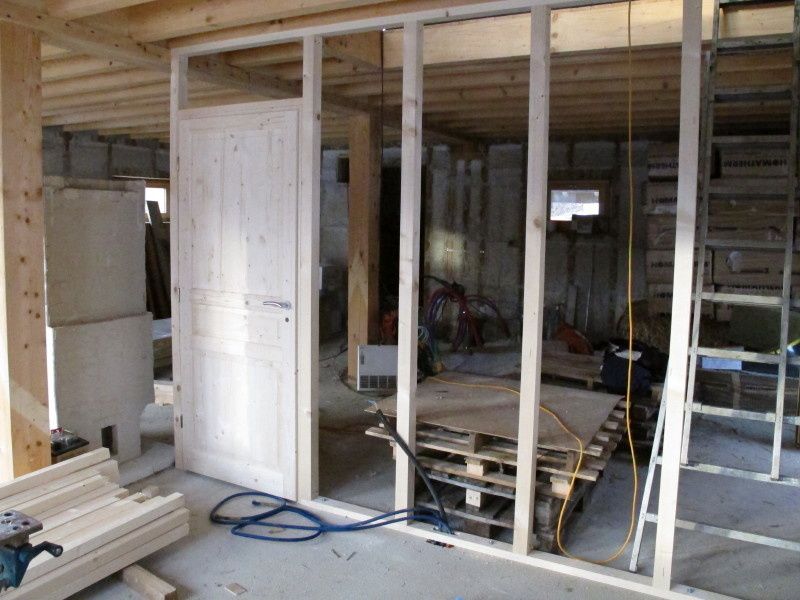 Cloisons, shopping et brainstorming - Maison en paille dans le Bugey