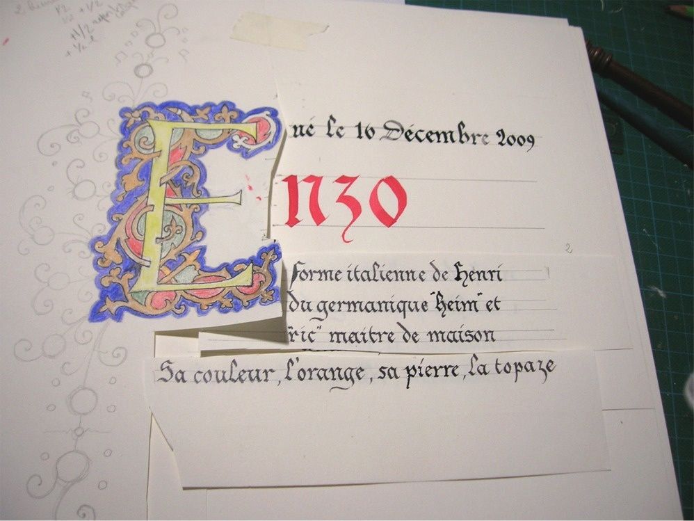 Réalisation d'une lettrine "vigne blanche" pas à pas. - Plume et lumière