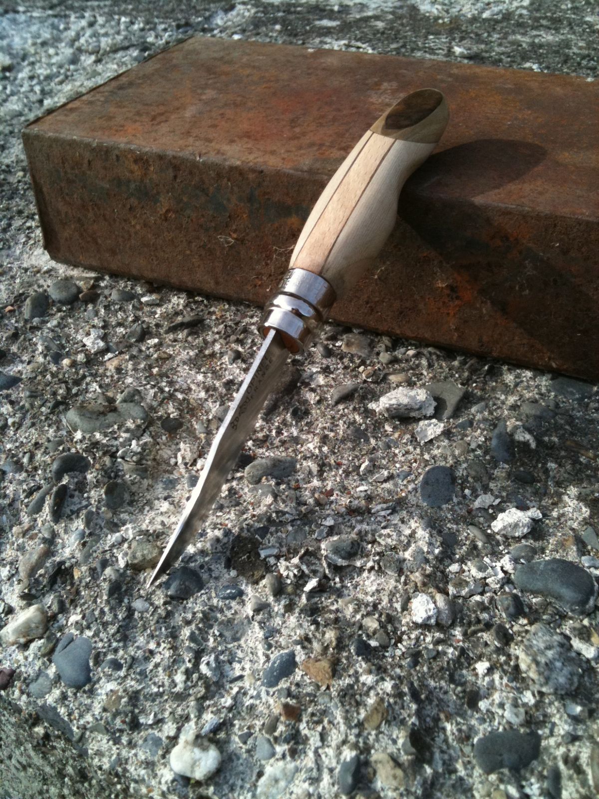 Opinel Custom n°8 Châtaignier Noyer - La Folie des Couteaux