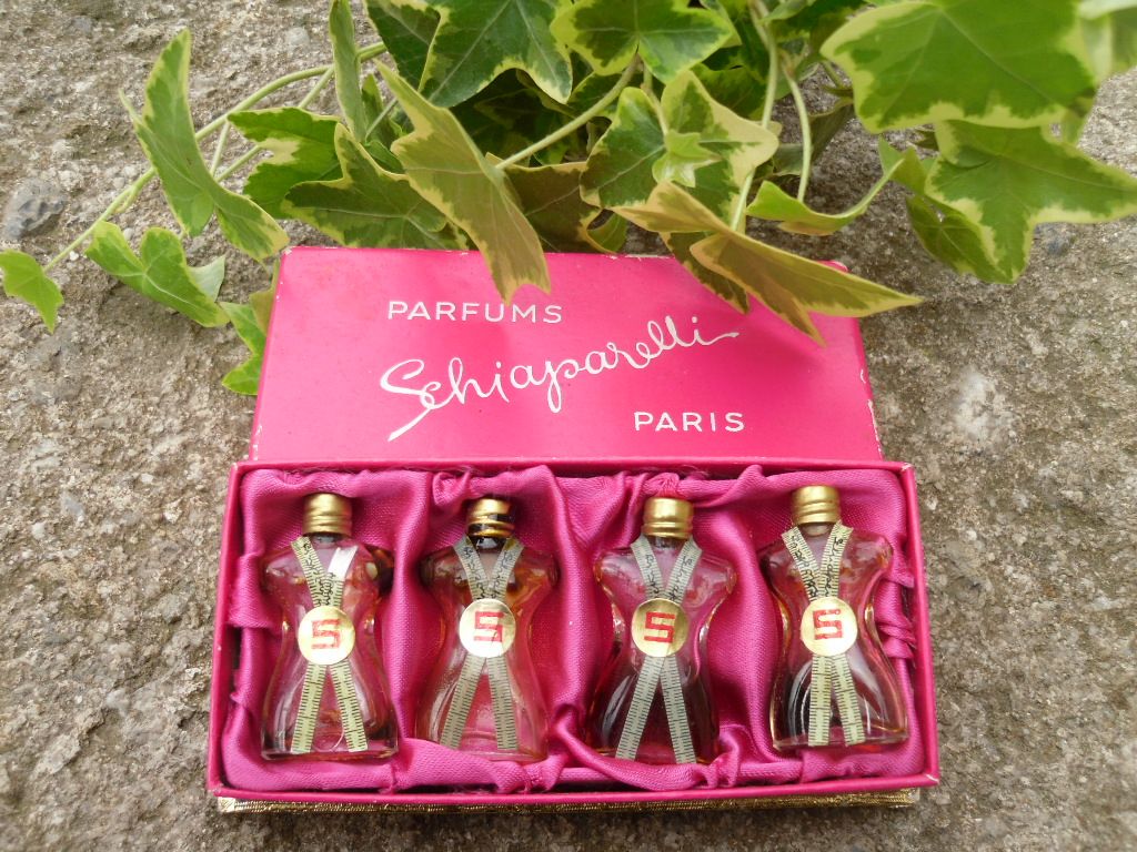 Album - Schiaparelli - collection miniatures de parfum anciennes