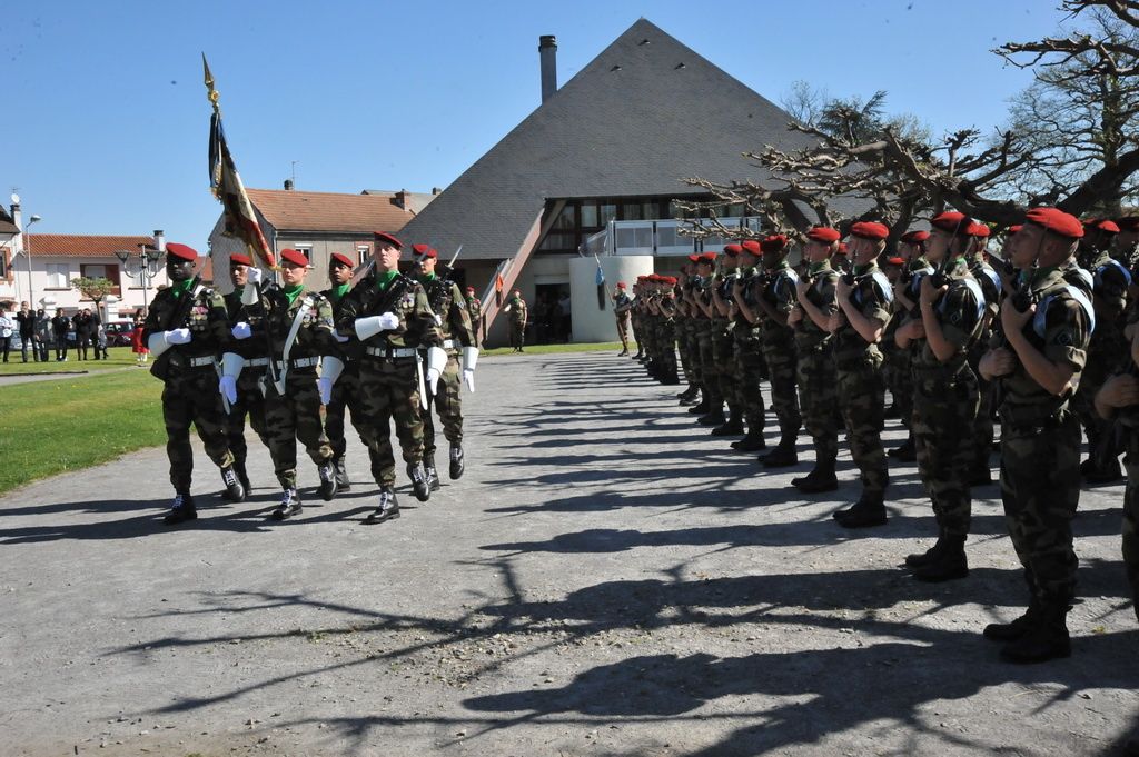 1er RHP : présentation à l'étendard à Bordères-sur-l'Echez ...
