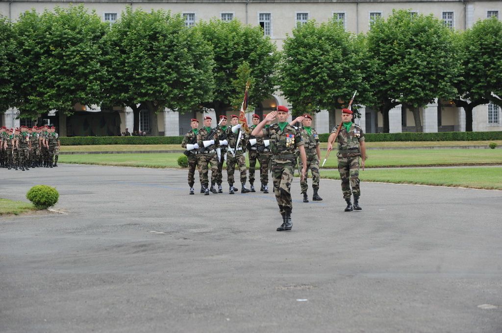Le colonel De Montgros nouveau chef de corps du 1er RHP ...