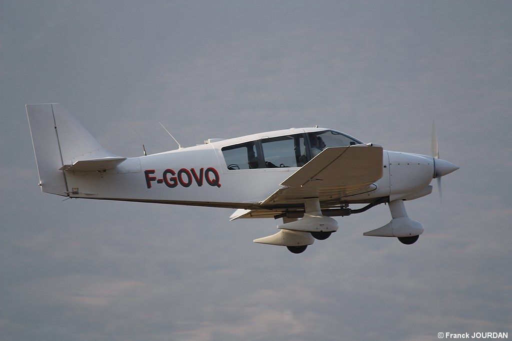 Piper PA30 "Twin Comanche" D-GHFW + Robin DR400 F-GOVQ + Cessna 152 F ...