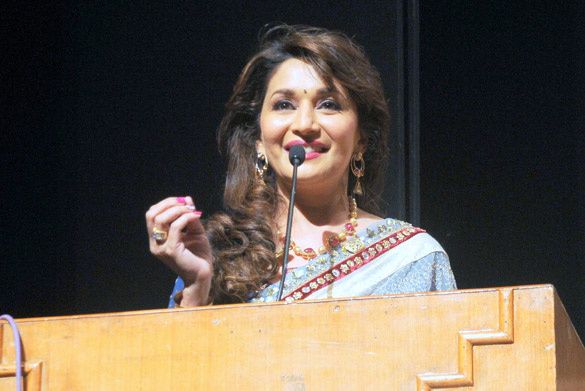 Madhuri Dixit au 70ème Master Dinanath Mangeshkar Awards - Bollywood ...