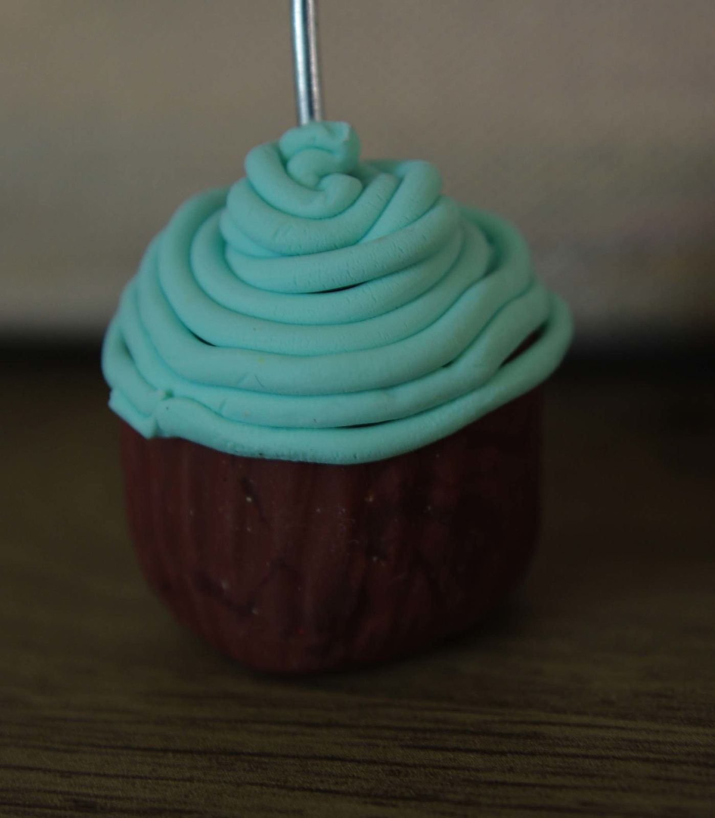 Cupcakes fimo - cadeau fin d'année - jemokup.over-blog.com