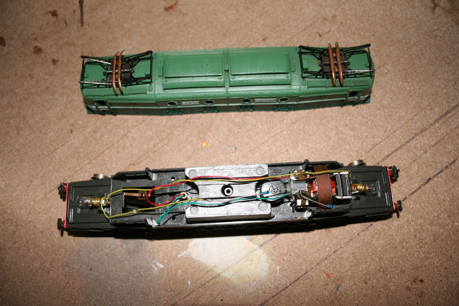 Montage leds bicolores sur 2d2 9120 Jouef - tchoutchoustique