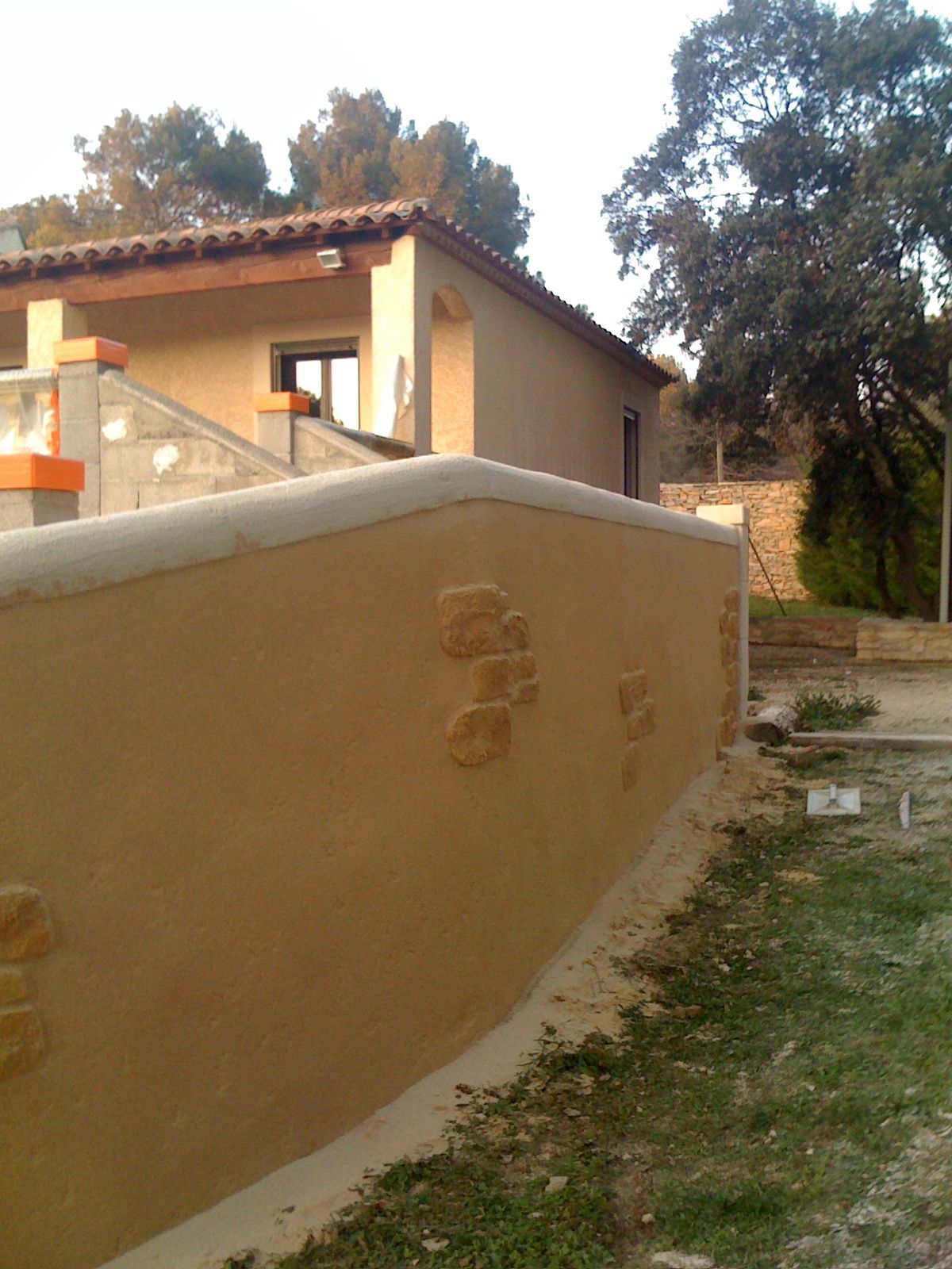 Crepi mur cloture – Resine de protection pour peinture