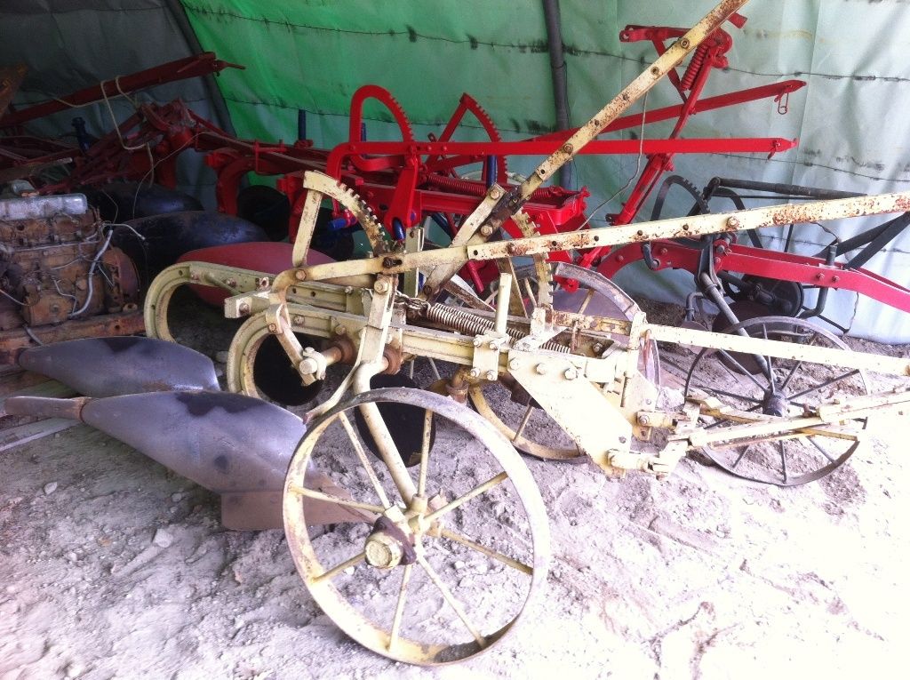charrue trainée - tractor-old-iron