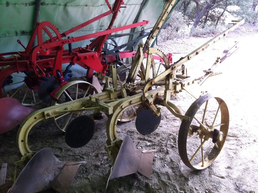 charrue trainée - tractor-old-iron
