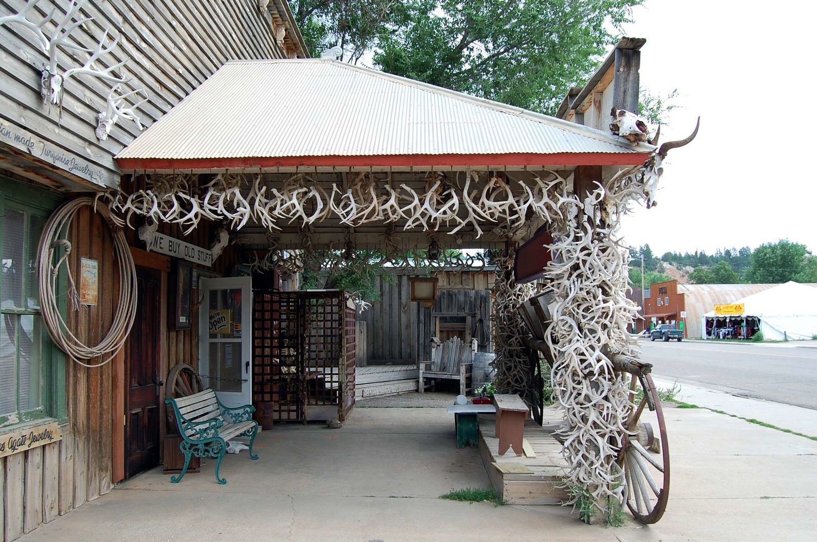 Devils Tower : Hulett, Wyoming - made-in-united-states-of-america