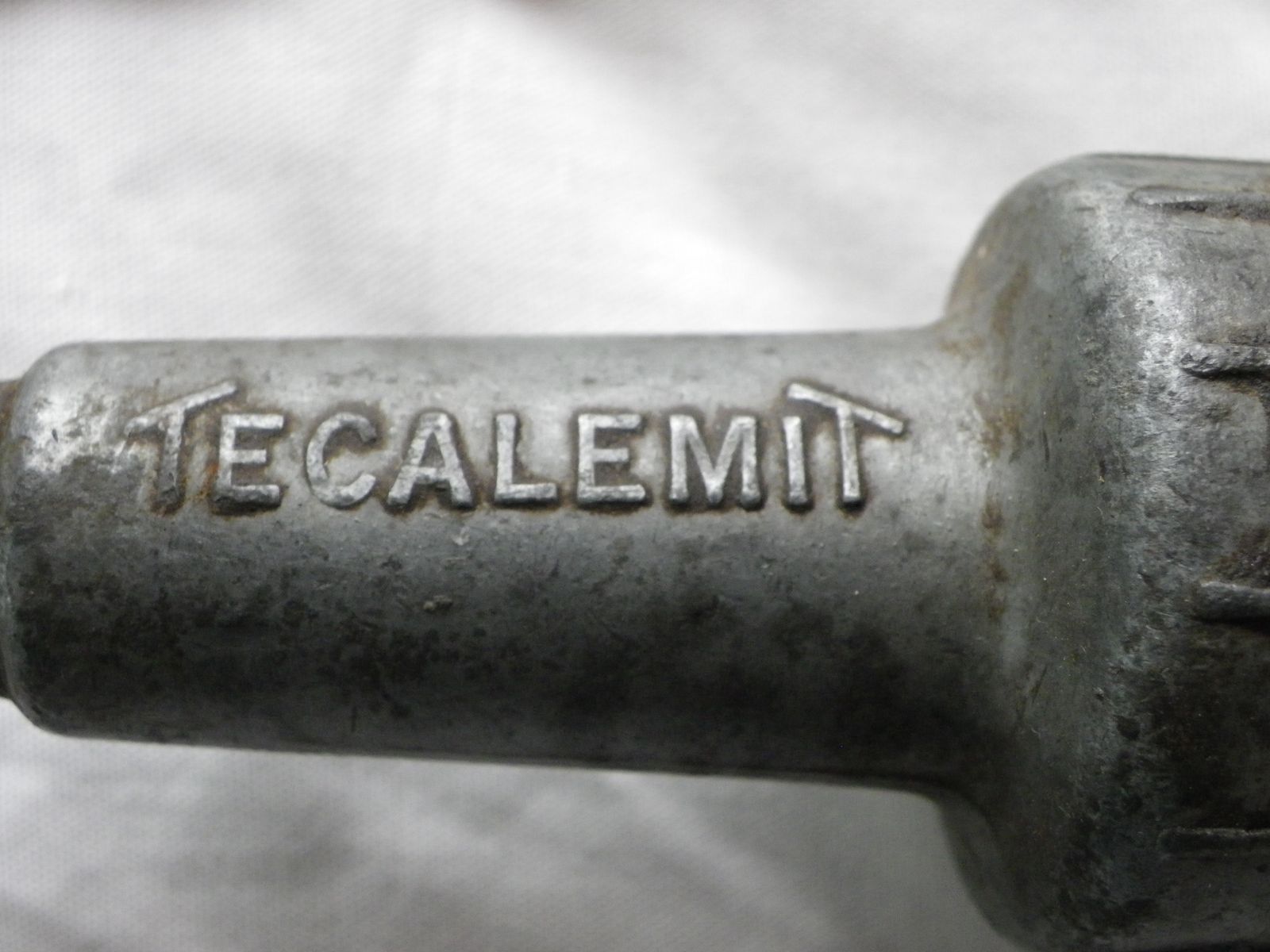 Ancienne pompe à graisse TECALEMIT ,avec manche en bois - imagesphotoss